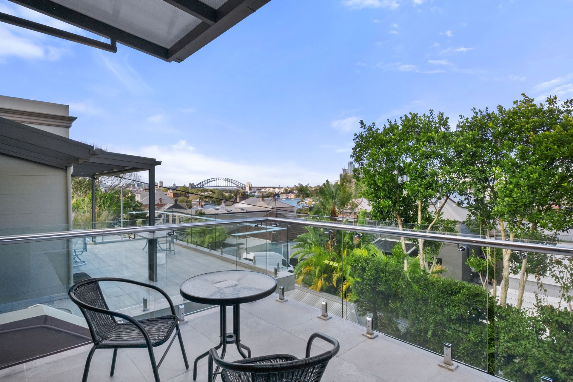 Harbour Glimpses & Modern Comfort - AirKeeper